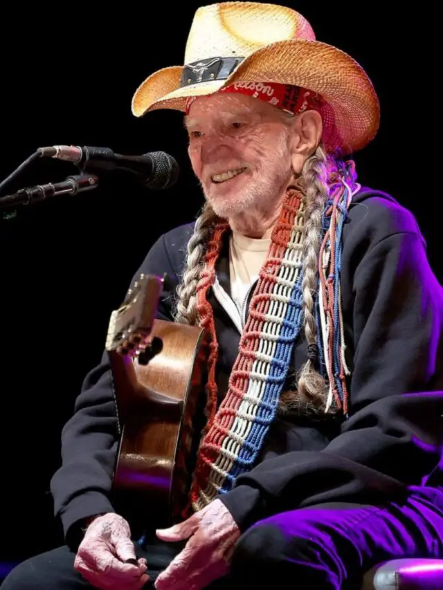 12 Very Rare Pics of Young Willie Nelson You Must See - Silent Guitar