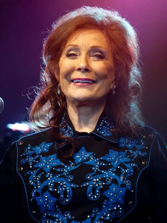 What caused Loretta Lynn's death in her sleep? - Silent Guitar